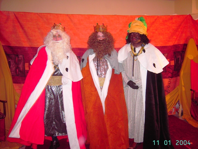 VISITA DE SUS MAJESTADES LOS REYES MAGOS DE ORIENTE AL COLEGIO LAS PAULAS. - Actualitat de l´Alt ...