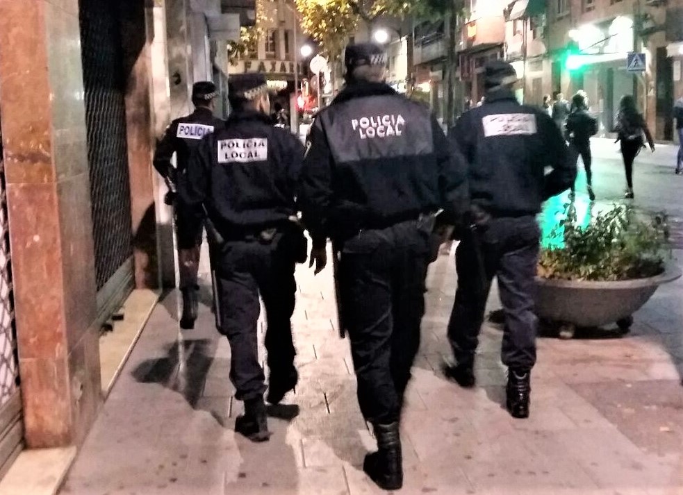 La Policía Local de Elda detiene al presunto autor de un robo con fuerza en el interior de un ...