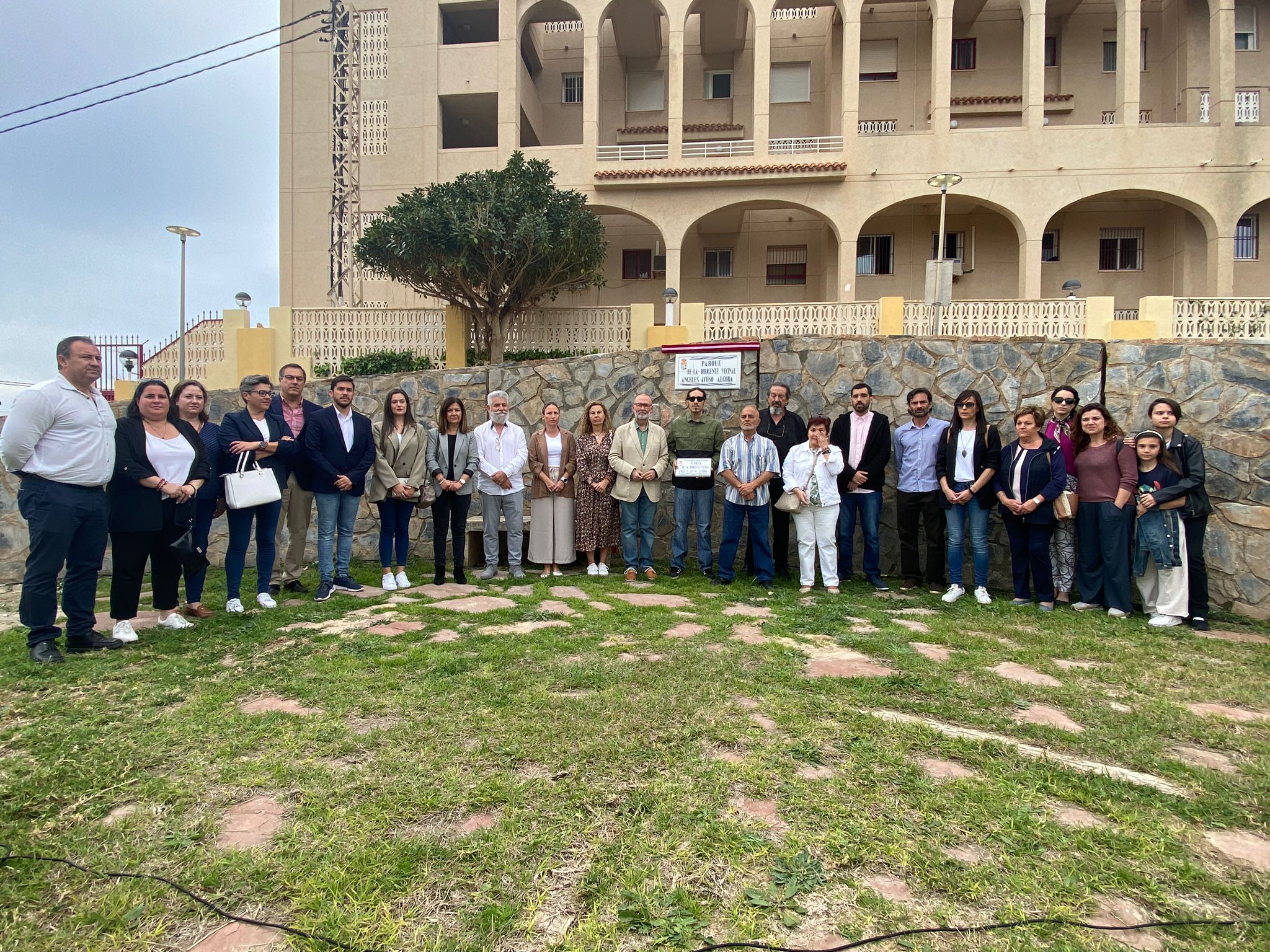 Autoridades, vecinos de todo el municipio y familia rinden homenaje a Ángeles Ayuso Algora en la ...