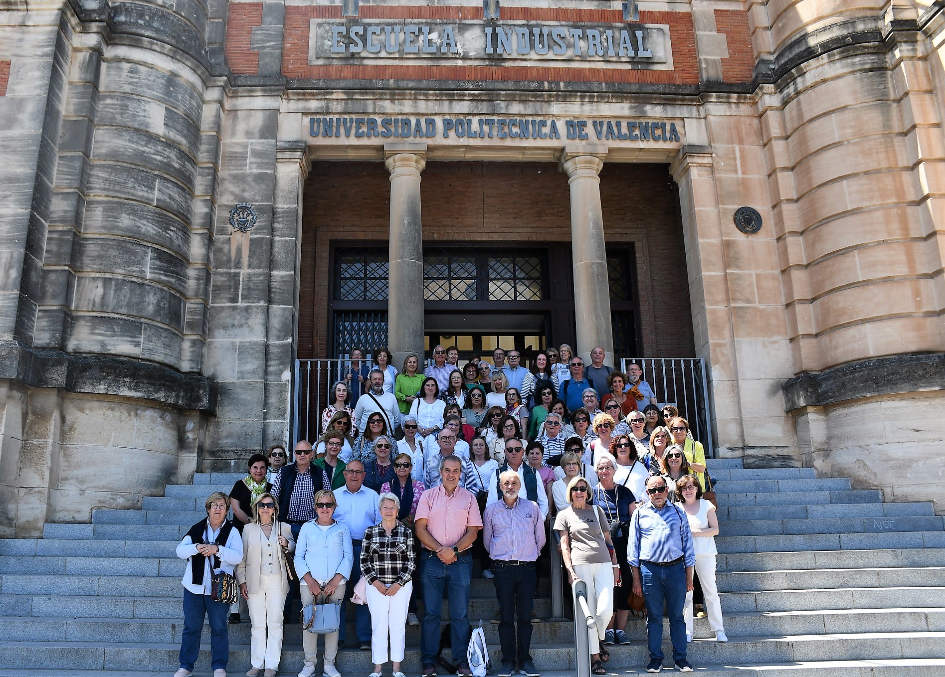 La Universitat Sènior del Campus de Vera de la UPV visita ‘l’Alcoi Modernista’ en una Jornada ...