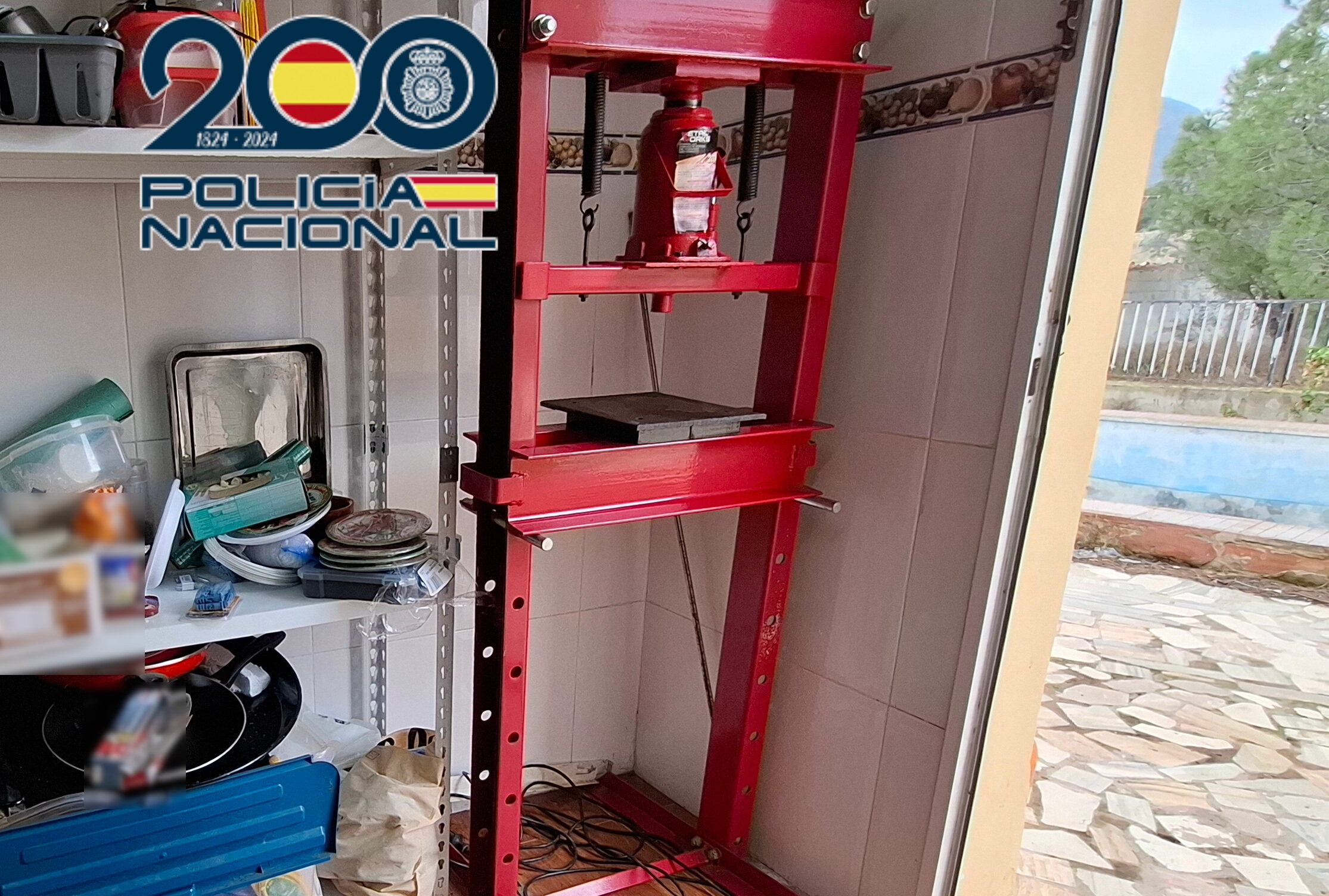 La Policía Nacional desmantela en Elda un punto de venta de drogas muy activo que operaba sin ...